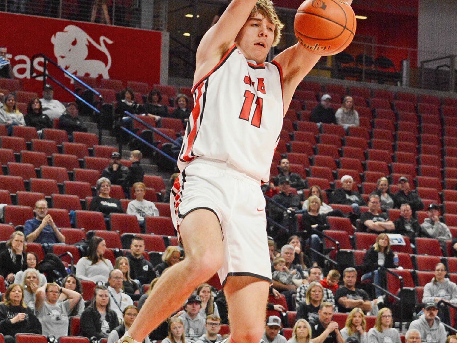 Eagles Tear Through D1 Tournament for Third Straight State Title